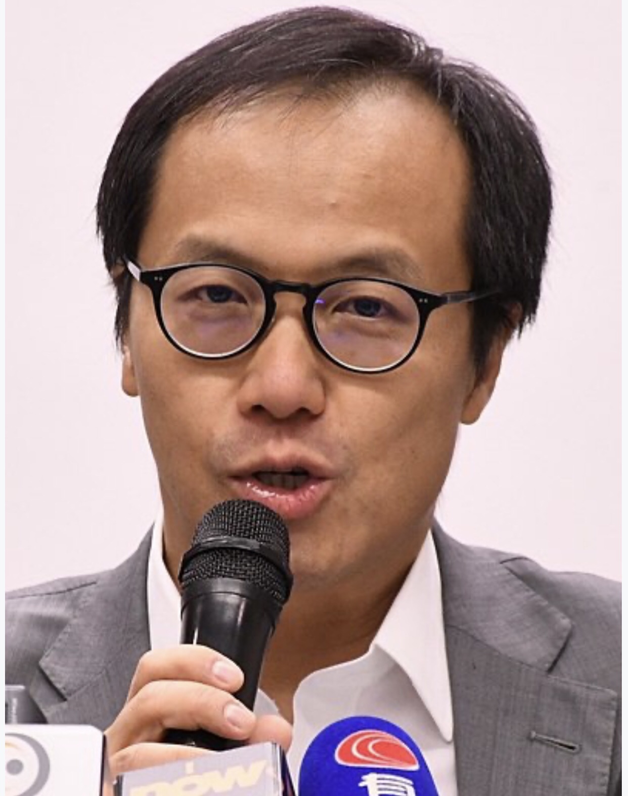 Kenneth Leung DQ from LEGCO – Business Blog