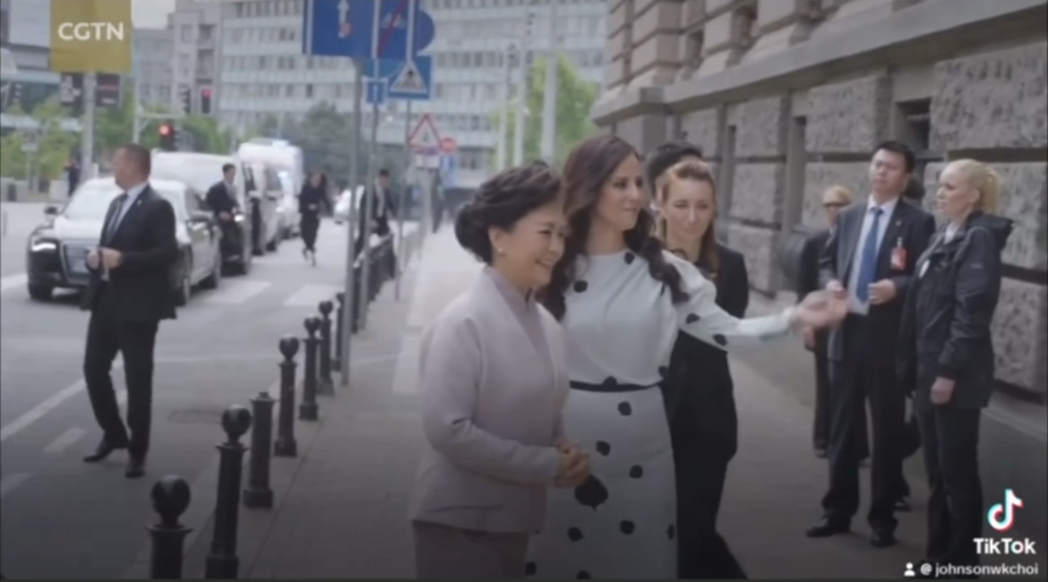 Video: Madame Peng Liyuan visited the National Museum of Serbia with ...