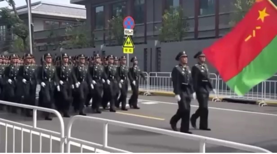 Video: The PLA parade troops left the venue, maintaining their ...